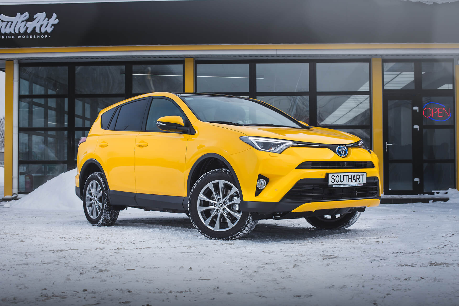 Обклеювання плівкою авто Toyota Rav4 Hybrid | South.Art Ukraine